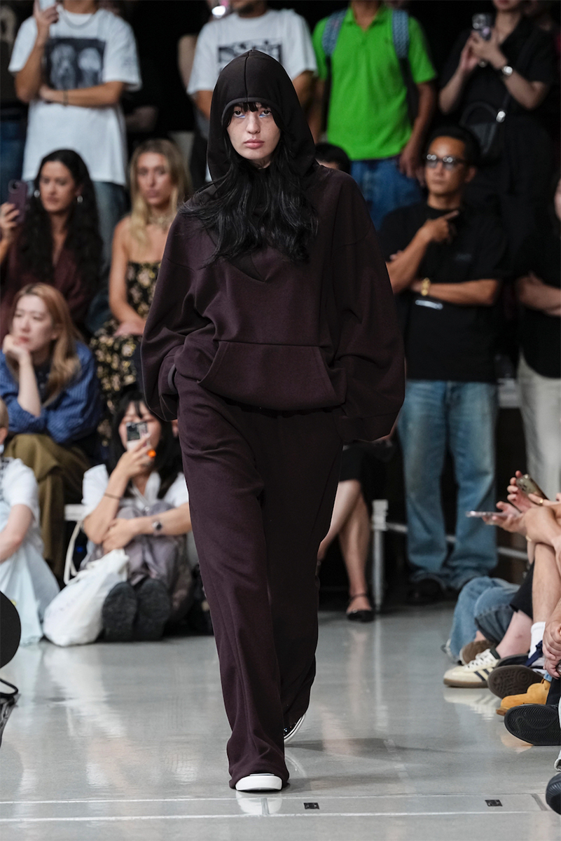 yoshiokubo（ヨシオクボ）が、ダンサーの躍動とともに魅せた“圧倒的”ストリートウェアRakuten Fashion Week ...